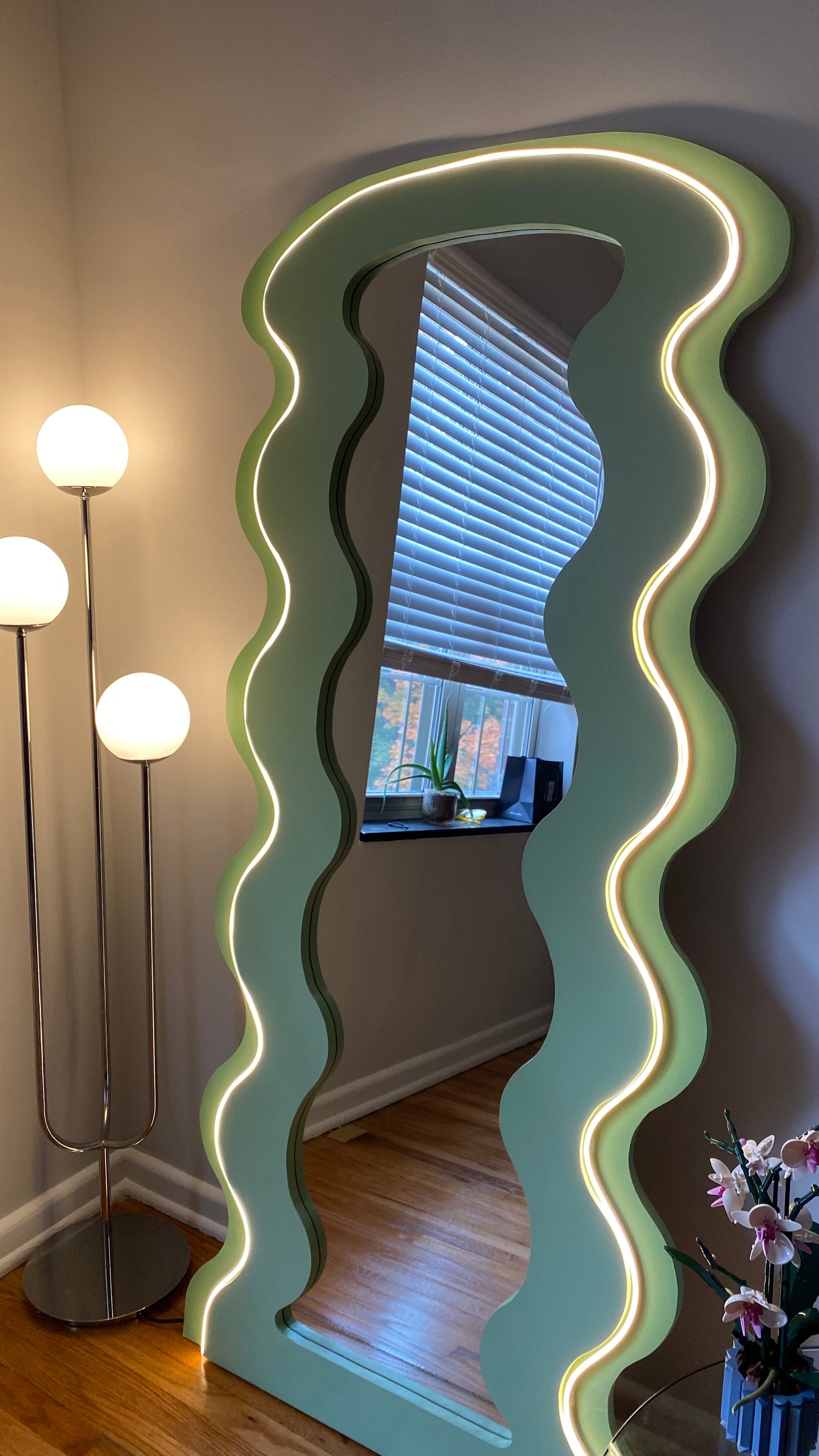 curvy glo mirror – shaped home